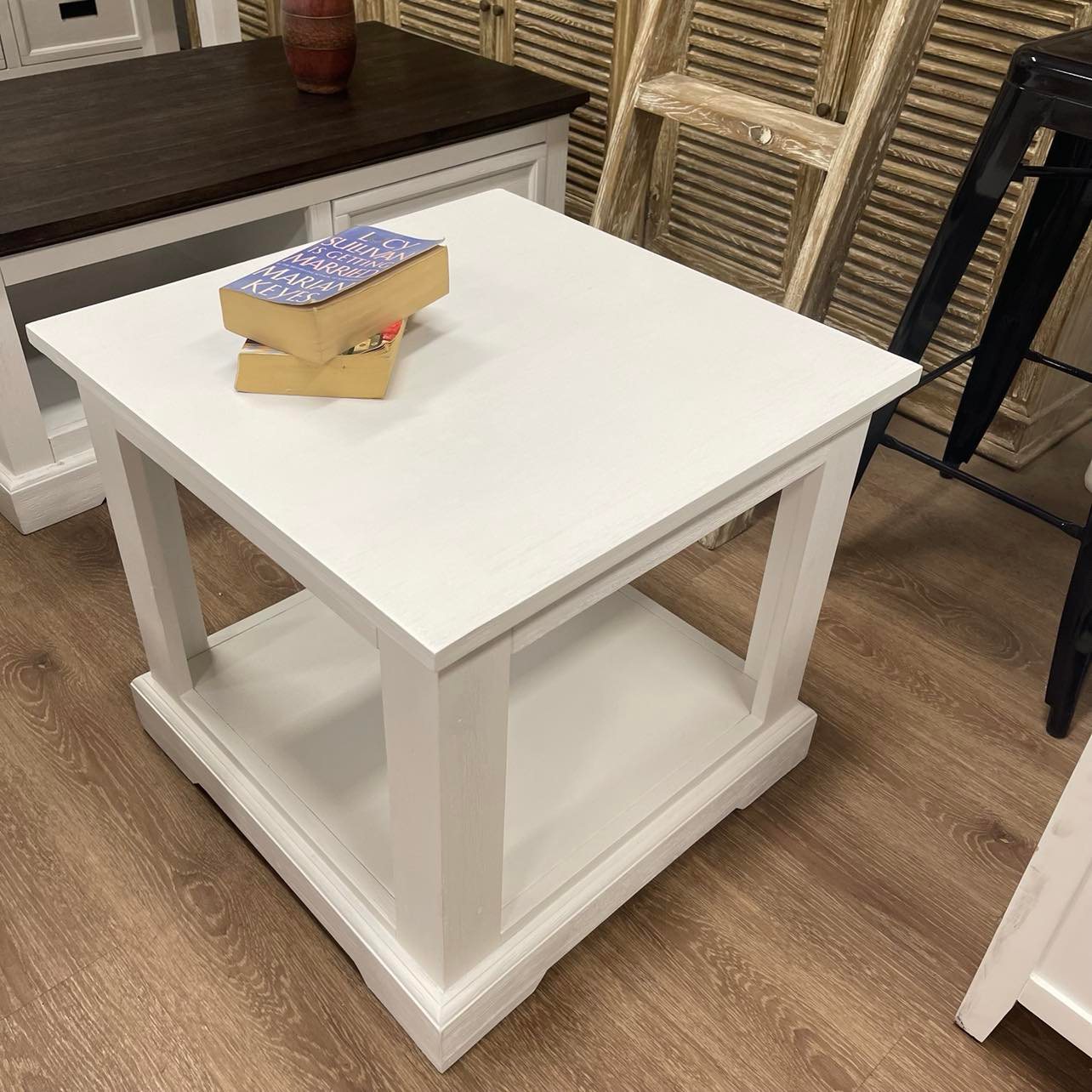 Hampton Coastal Lamp Table - White – InStyle Furniture
